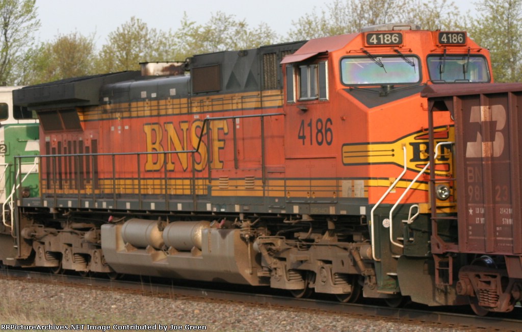 BNSF 4186